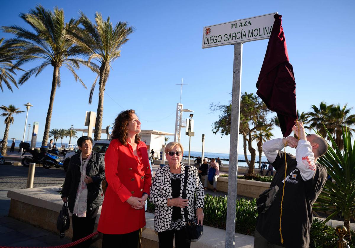 Almería rinde homenaje a Diego García con una plaza que lleva su nombre ... Almería rinde homenaje a Diego García con una plaza que lleva su nombre ...